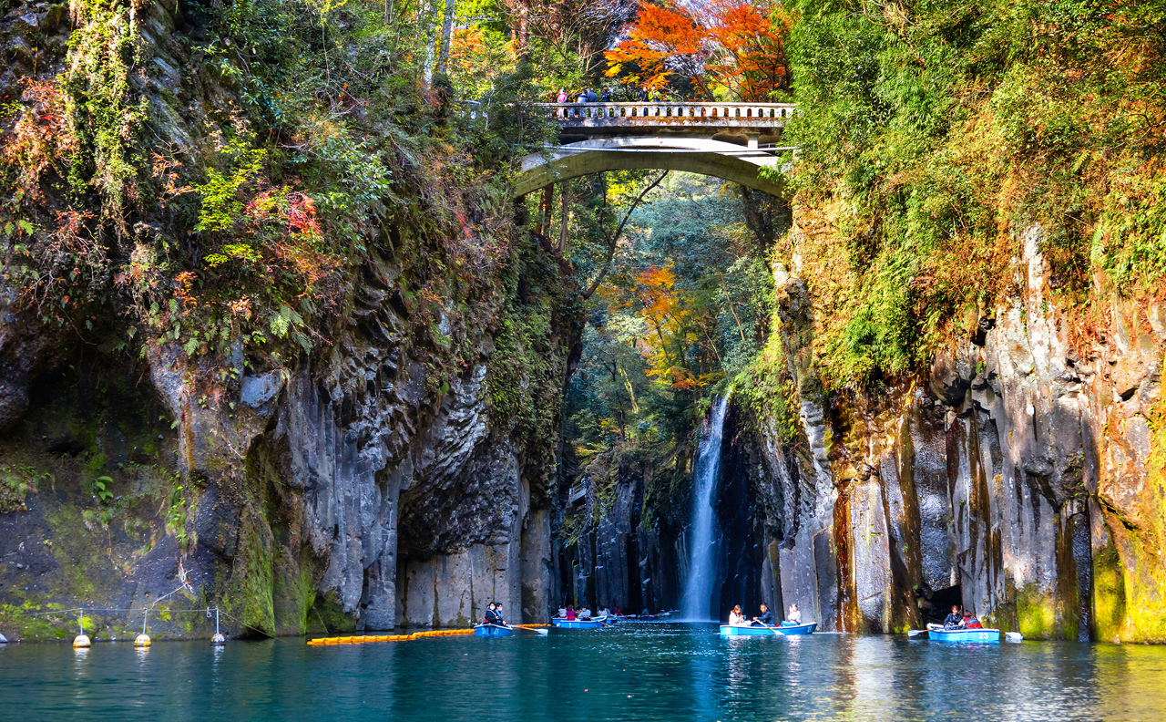 Kyushu Miyazaki Day Tour: Kamishikimi Kumanoza Shrine, Takachiho Gorge ...
