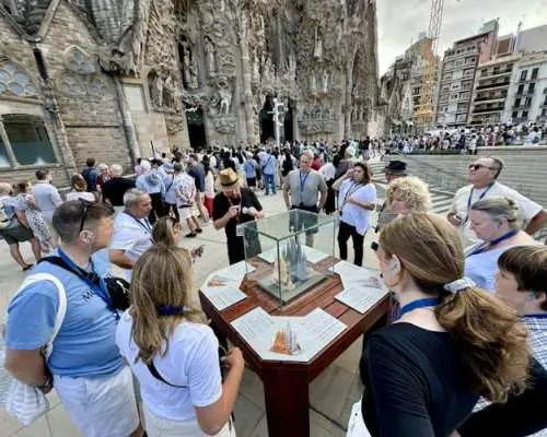Sagrada Familia and La Pedrera Small-Group Tour with Cava - KKday