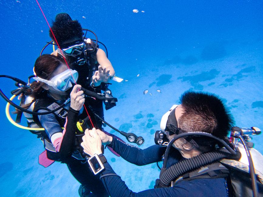 การดำน้ำบนเกาะกรีน｜หลักสูตรดำน้ำขั้นสูงของ PADI AOW｜Bay Dive of Green ...