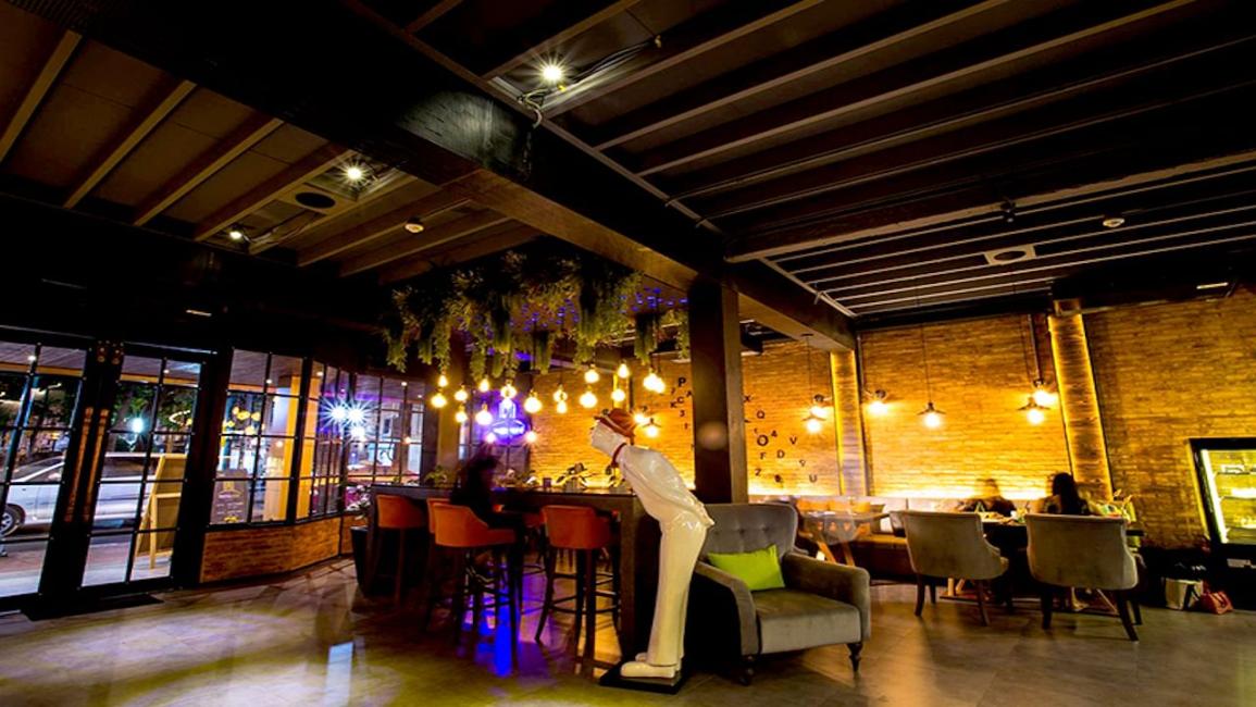 Dining at The Printing House Poshtel Bangkok - KKday