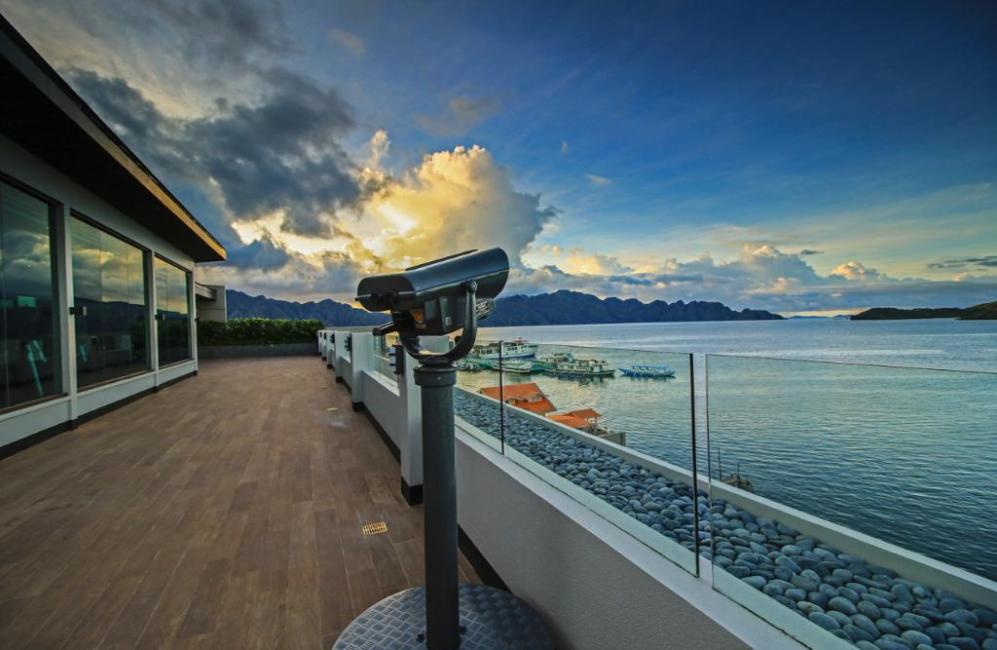 Two Seasons Coron Bayside Staycation with Breakfast in Palawan - KKday