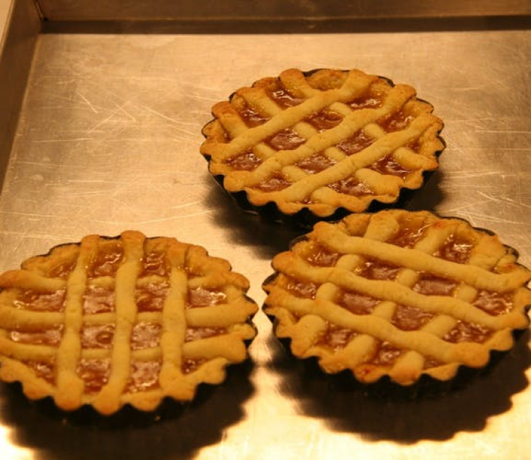 Handmade pasta and typical dessert cooking class with lunch in Florence ...