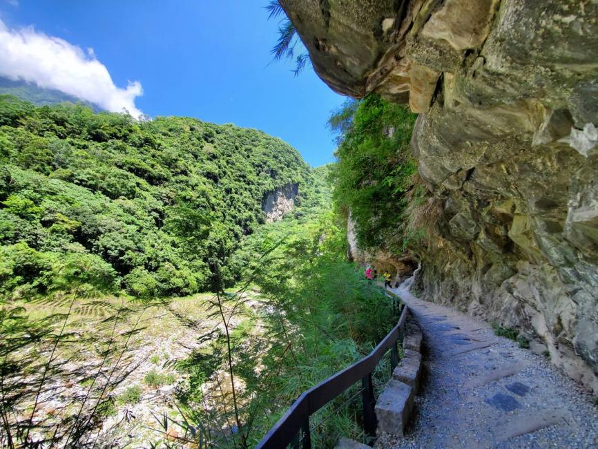 Hualien | Taroko Scenic Walk Visiting Day Tour | 2 people go. Pick up ...