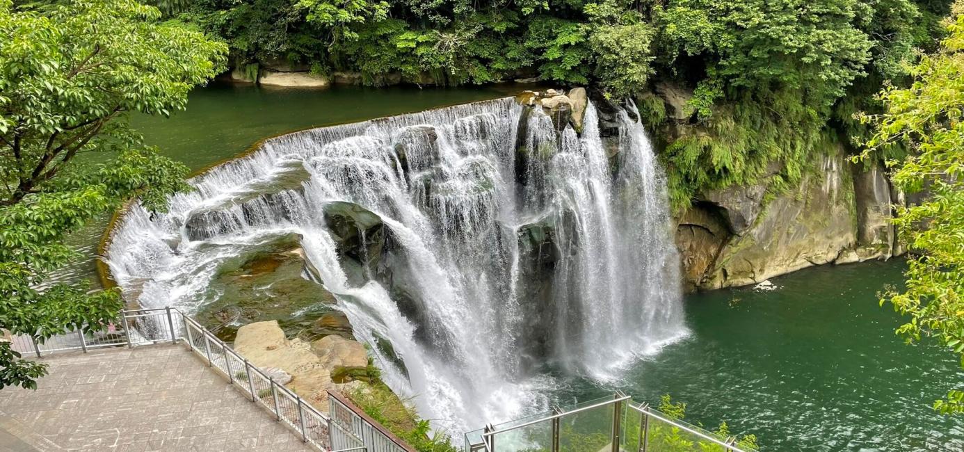 Experience Pingxi Sky Lantern and Shifen Waterfall from Taipei - KKday