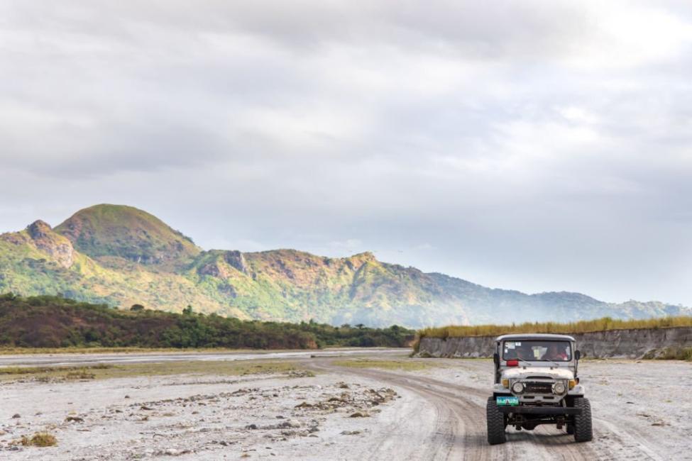 Trekking Mt. Pinatubo Via 4x4 Capas Trail Daytour | Philippines - KKday