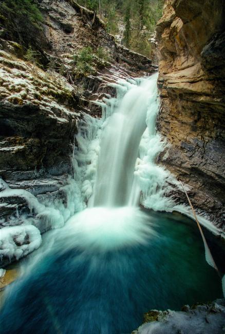 [Winter Only] Johnston Canyon & Banff Upper Hot Spring Day Tour from ...