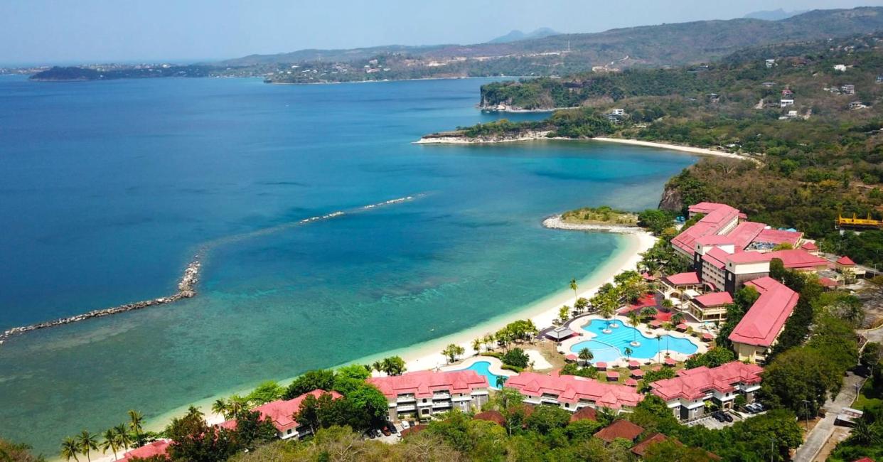 Canyon Cove Hotel & Spa Day Pass in Batangas - KKday