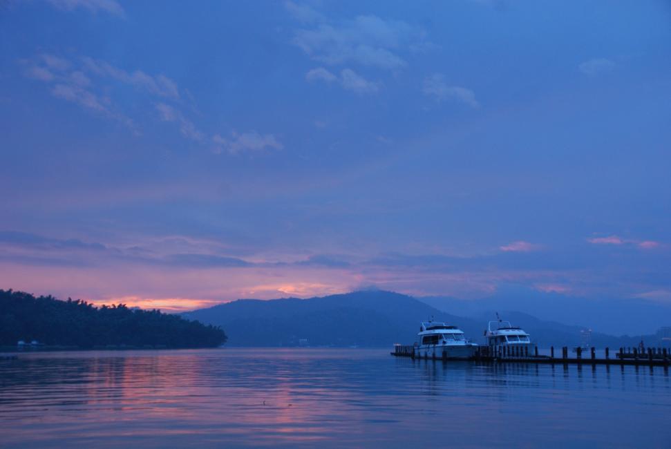 Nantou Chiayi｜Alishan Sunrise & Small Train & Sun Moon Lake Tour ...