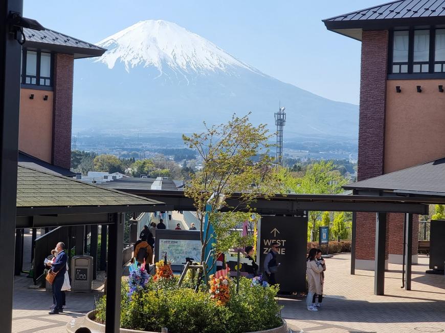 Mt. Fuji View and 2hours+ free time at Gotemba Premium Outlets! - KKday