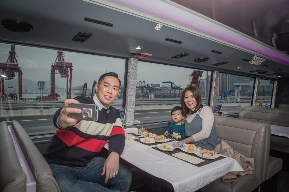Hong Kong Crystal Bus Food Sightseeing Tour｜2.5 Hours Attractions Tour ...