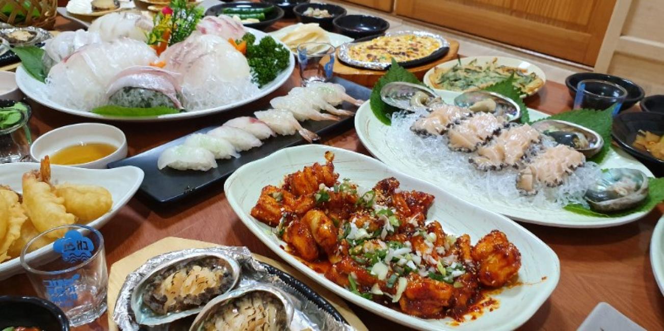 Busan Hoetjip Raw Fish Restaurant Dining Experience | Korea - KKday