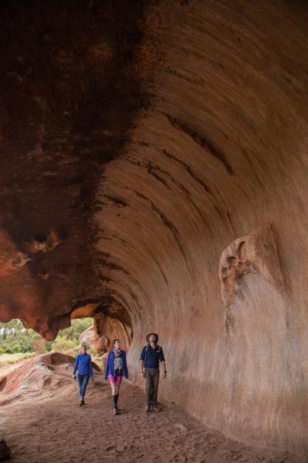 Uluru Mala Cultural Walking Tour | Mandarin Tour - KKday