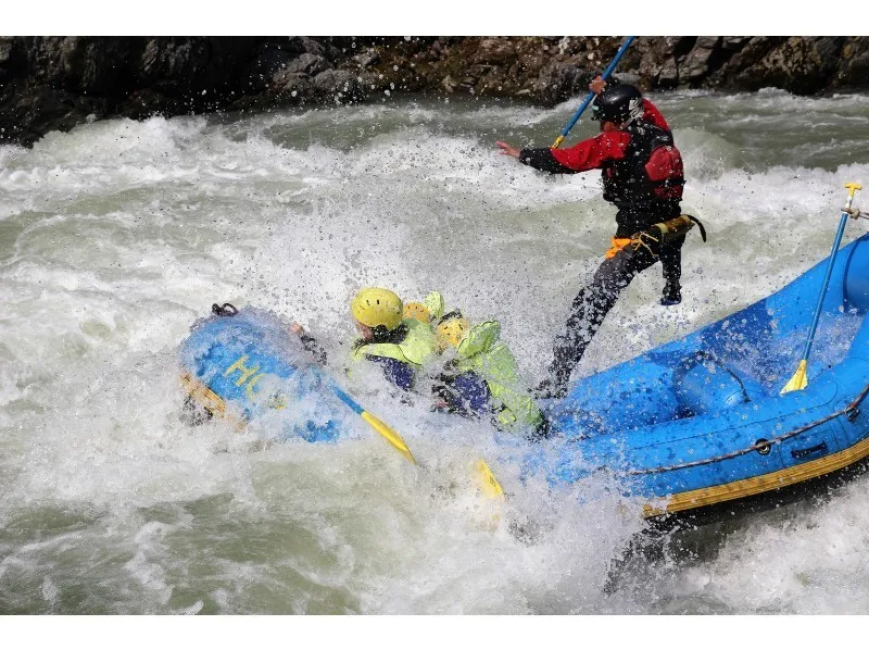 [Hokkaido/ Hidaka] Half-day rafting tour at Sarukawa, the clearest ...