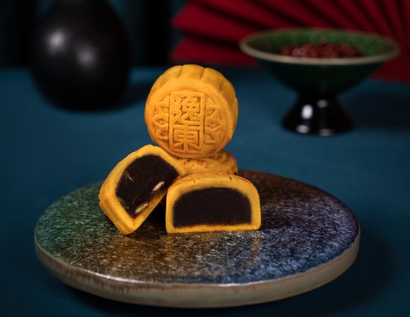 Eaton HK | Yat Tung Heen｜ Mini Lava Egg Custard Mooncake, Mini Lava Egg ...