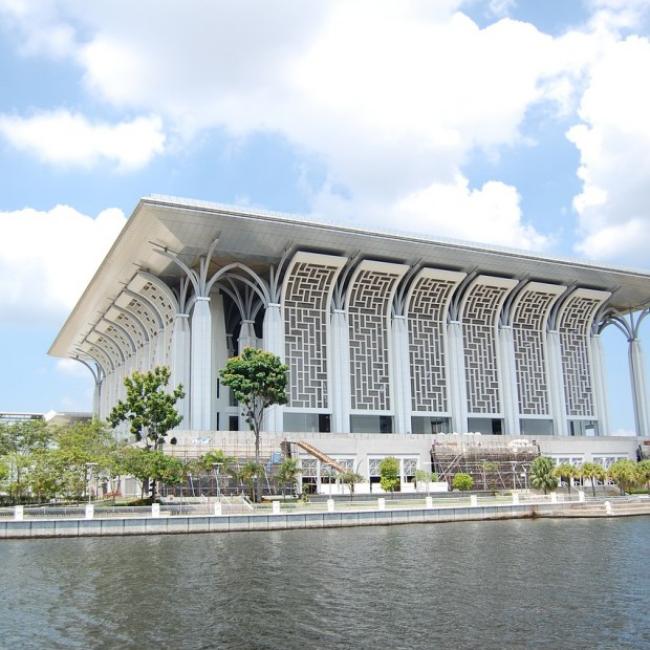 Kuala Lumpur Core Tour (Putrajaya + Batu Caves + Blue Tier + Fireflies ...
