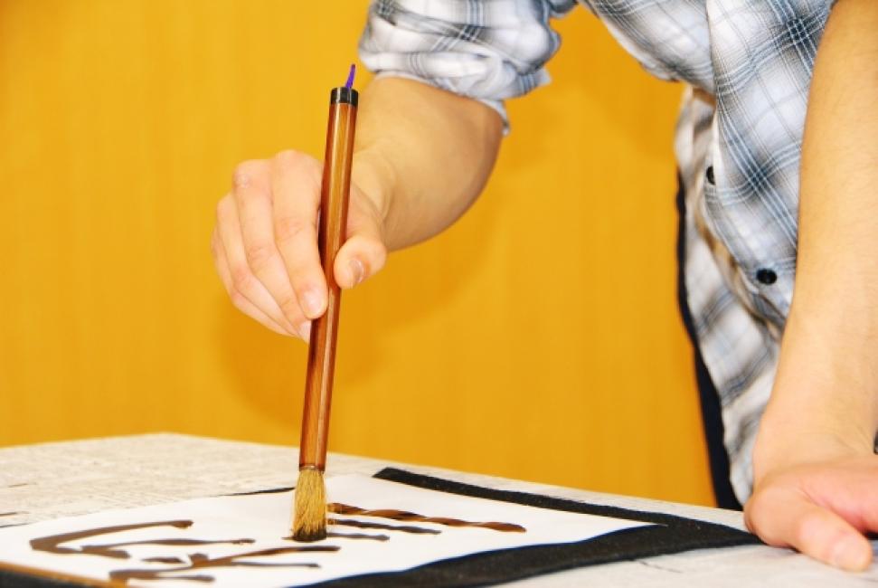 [In front of Kyoto Station] Calligraphy experience: Try it during your ...