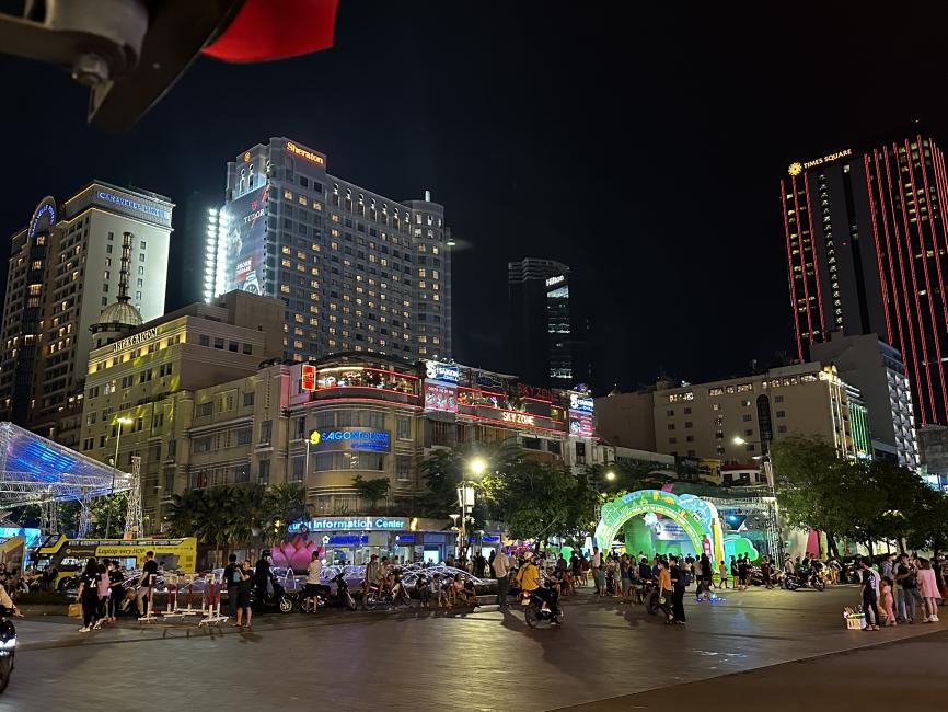 夜遊|西貢市中心夜間健行：咖啡館公寓、阮惠步行街、市政廳、歌劇院、西貢河 |胡志明 - KKday
