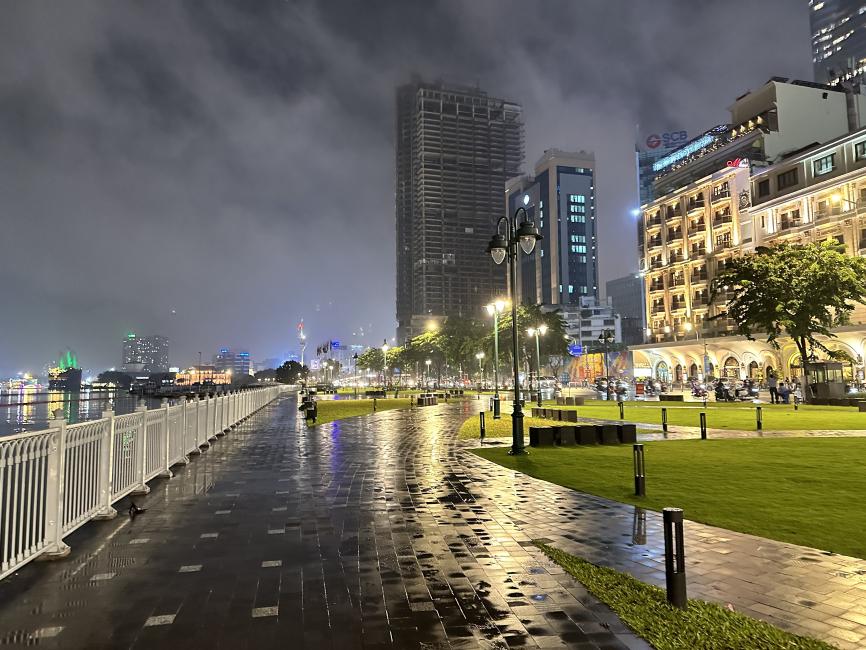 夜遊|西貢市中心夜間健行：咖啡館公寓、阮惠步行街、市政廳、歌劇院、西貢河 |胡志明 - KKday