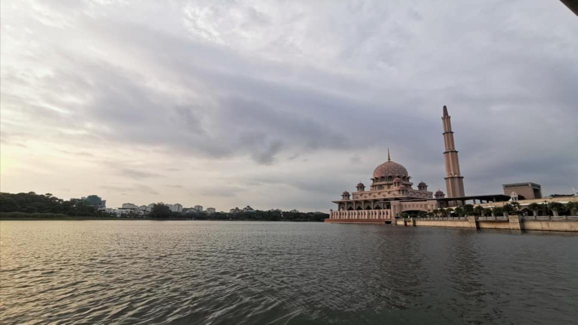 Putrajaya Tour with Traditional Boat Cruise | Malaysia [SIC Tour] - KKday