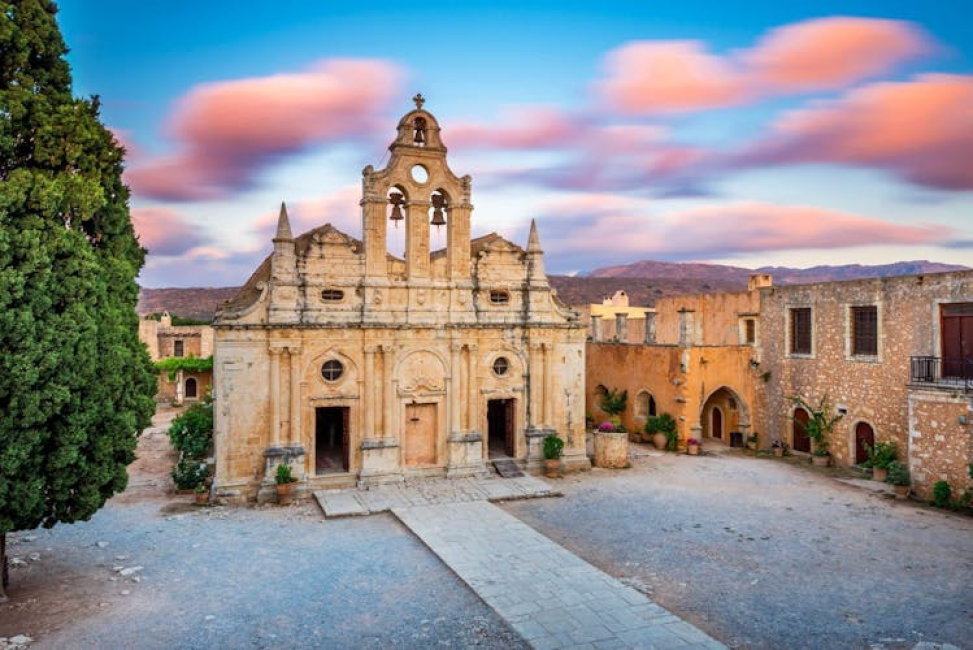 Cretan history tour and visit to a pottery workshop - KKday