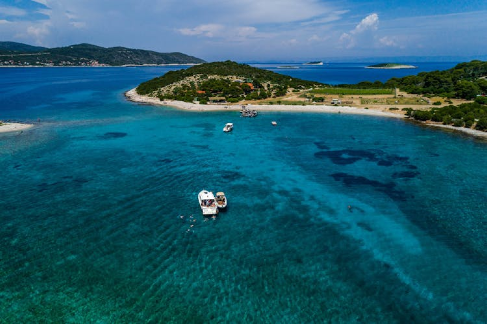 Guided boat tour to the Blue Cave and 5 islands from Split - KKday