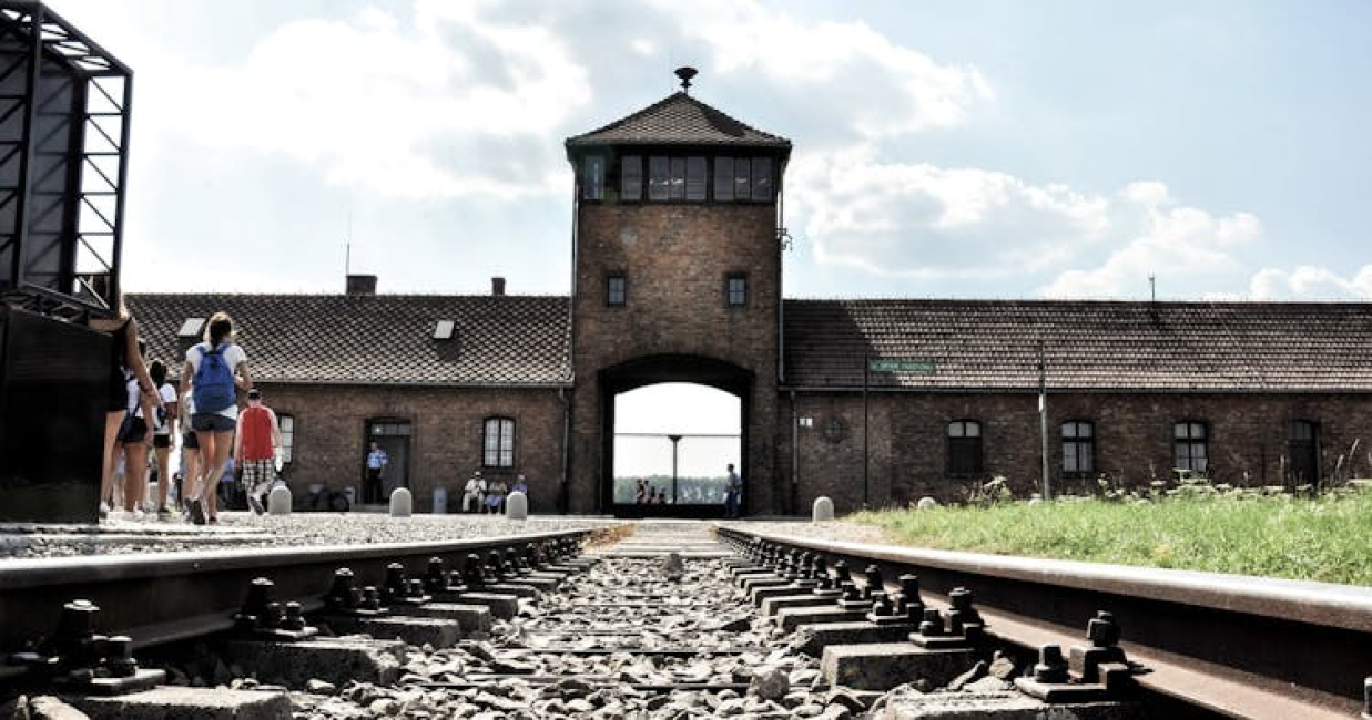 Auschwitz-Birkenau guided tour with pick-up from Krakow - KKday