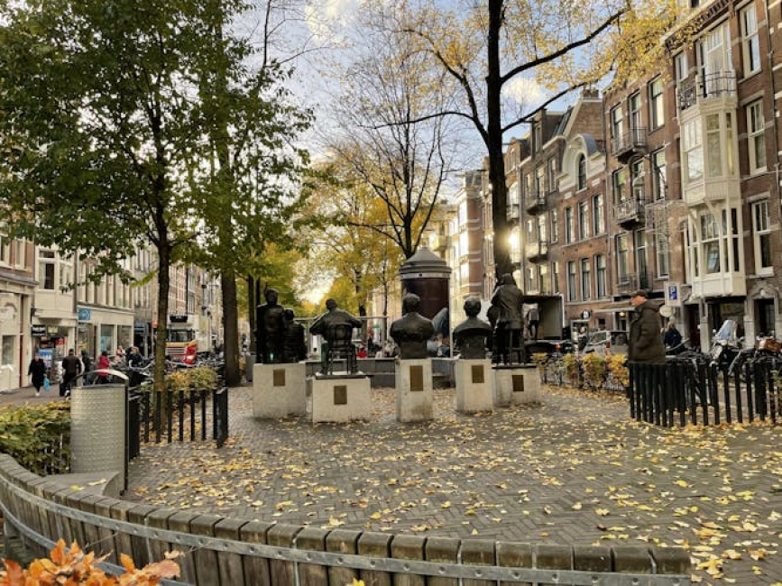 Anne Frank’s last walk and experience the secret annex in virtual ...