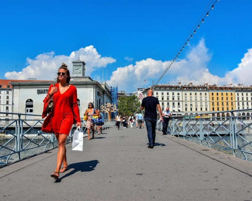 2-hour walking guided tour in Geneva - KKday