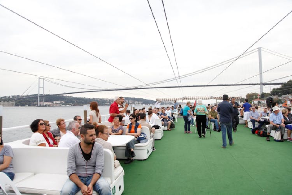 Cruise, Bus Tour and Cable Car to Golden Horn and Pierre Loti Hill - KKday