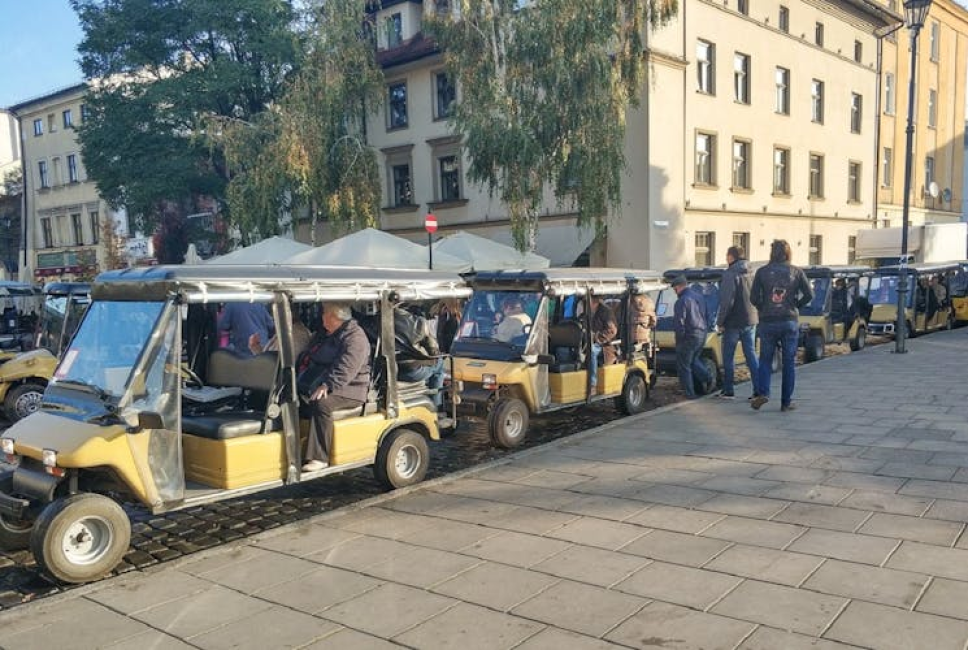 Krakow Old Town, Jewish Kazimierz and Ghetto tour by electric golf cart ...