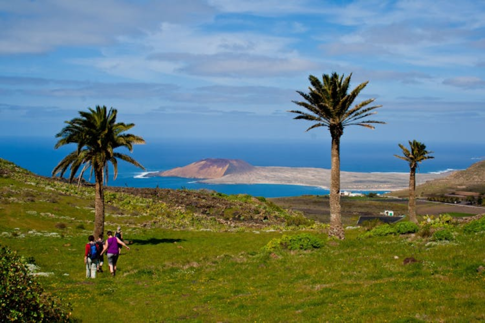 La Corona Volcano Trekking Tour - KKday