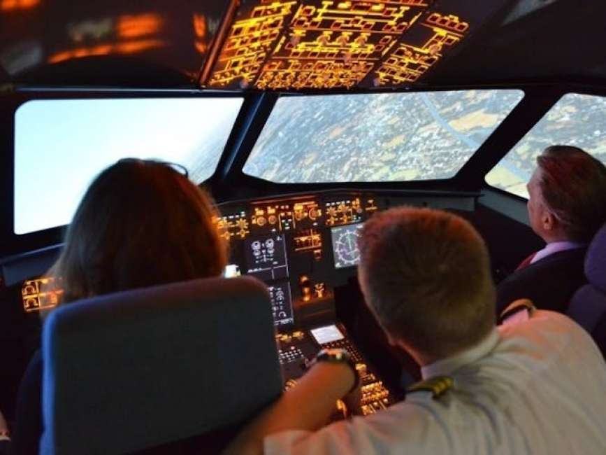 30-minute flight in the Airbus A320 flight simulator in Frankfurt - KKday