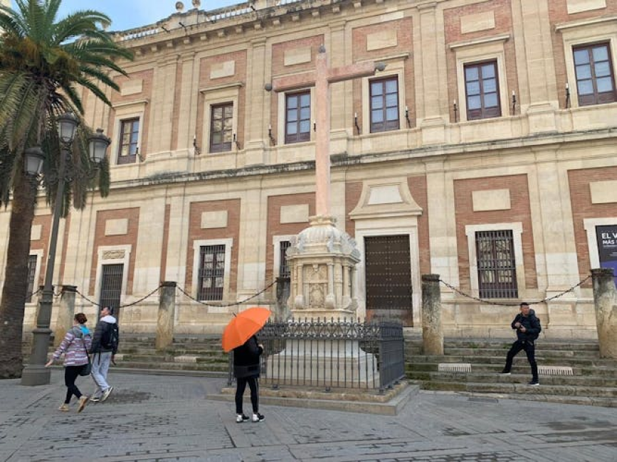 Catedral de Sevilla skip-the-line tickets and guided tour - KKday