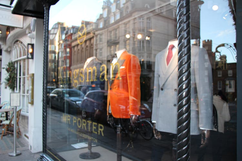 Kingsman tour of London by black taxi - KKday