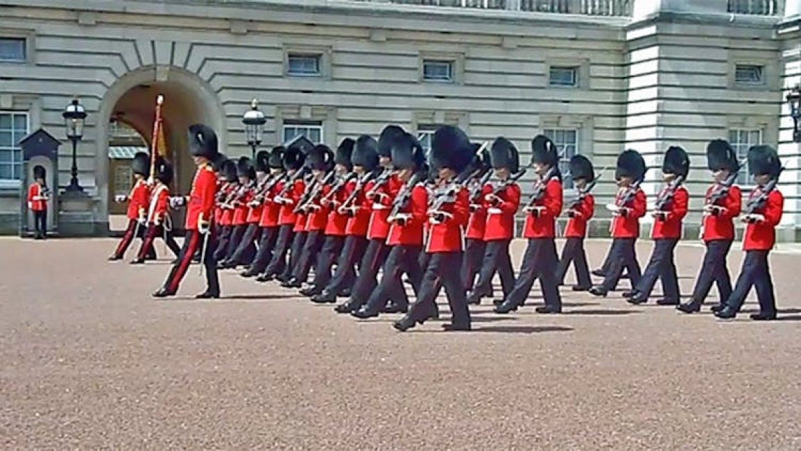 The British Royalty tour with Changing of The Guard ceremony - KKday