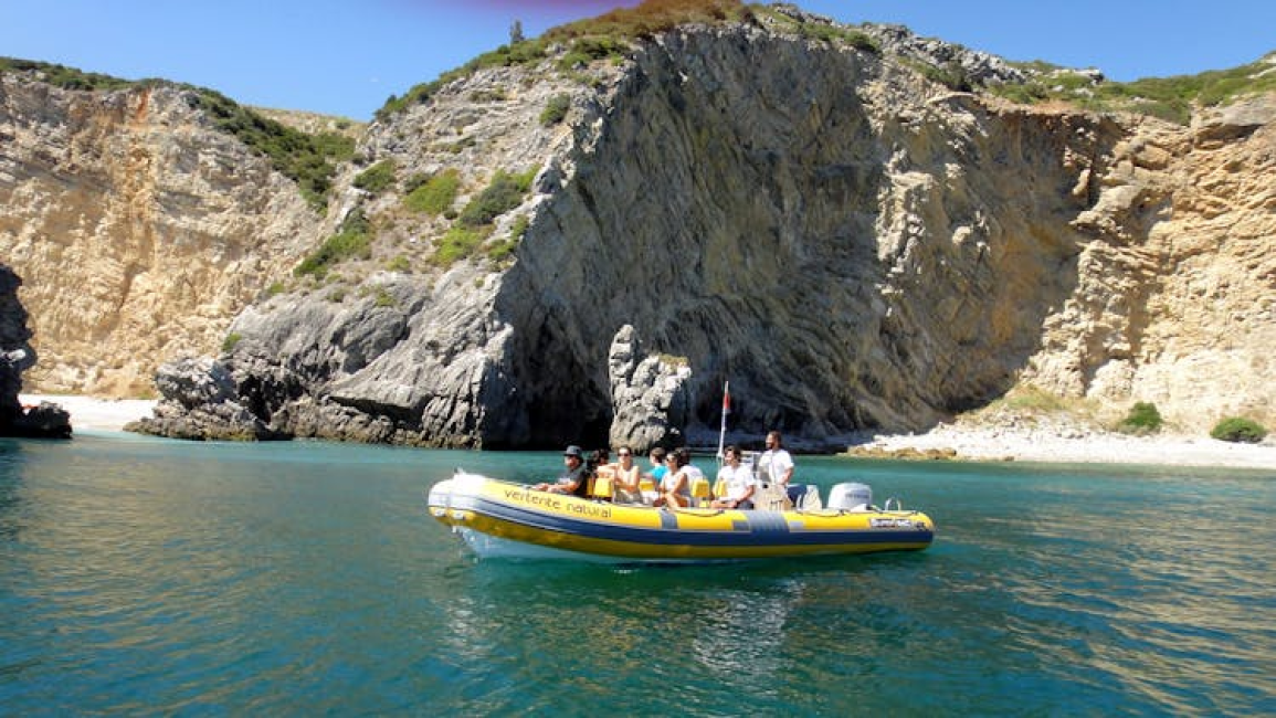 Arrábida coves boat tour - KKday