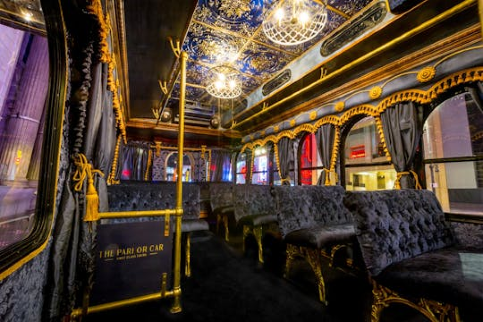 Luxury trolley Hollywood sightseeing tour with expert guide - KKday