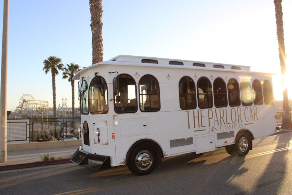 Luxury trolley Hollywood sightseeing tour with expert guide - KKday