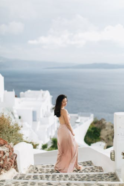 Santorini photo shoot with a pro photographer - KKday