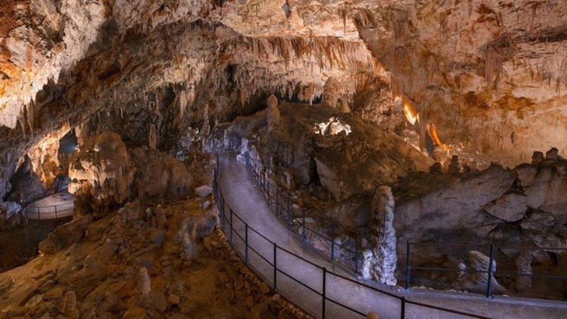Small group tour to Lipica Stud Farm and Postojna Caves from Zagreb - KKday