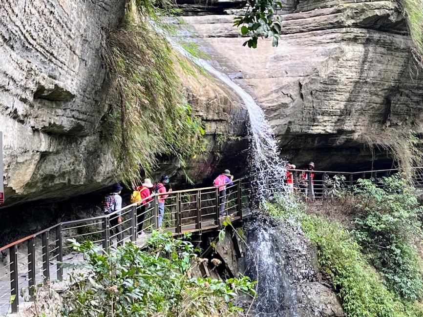 Alishan, Chiayi｜Taiping Ladder & Fenchihu Old Street & Alishan Tribe ...