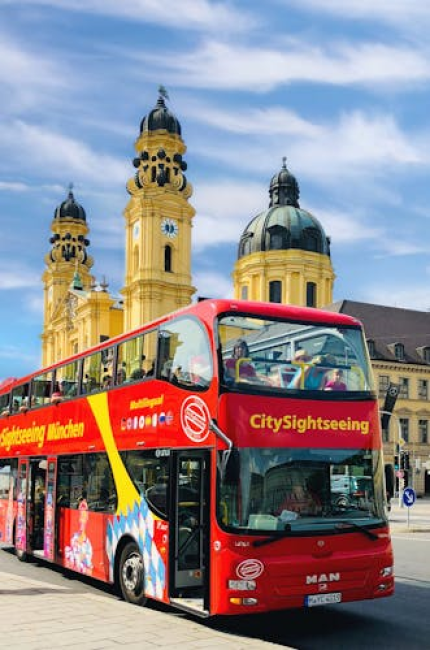 One hour city sightseeing bus tour in Munich - KKday