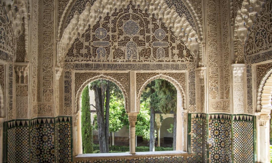 Alhambra & Generalife Ticket with Skip the Line Entrance and Guided ...