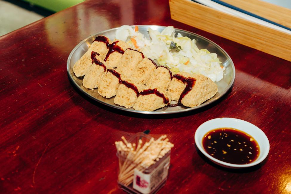 [Urban walking tour] Taipei｜Longshan Temple Food Tour｜Braised Pork Rice ...