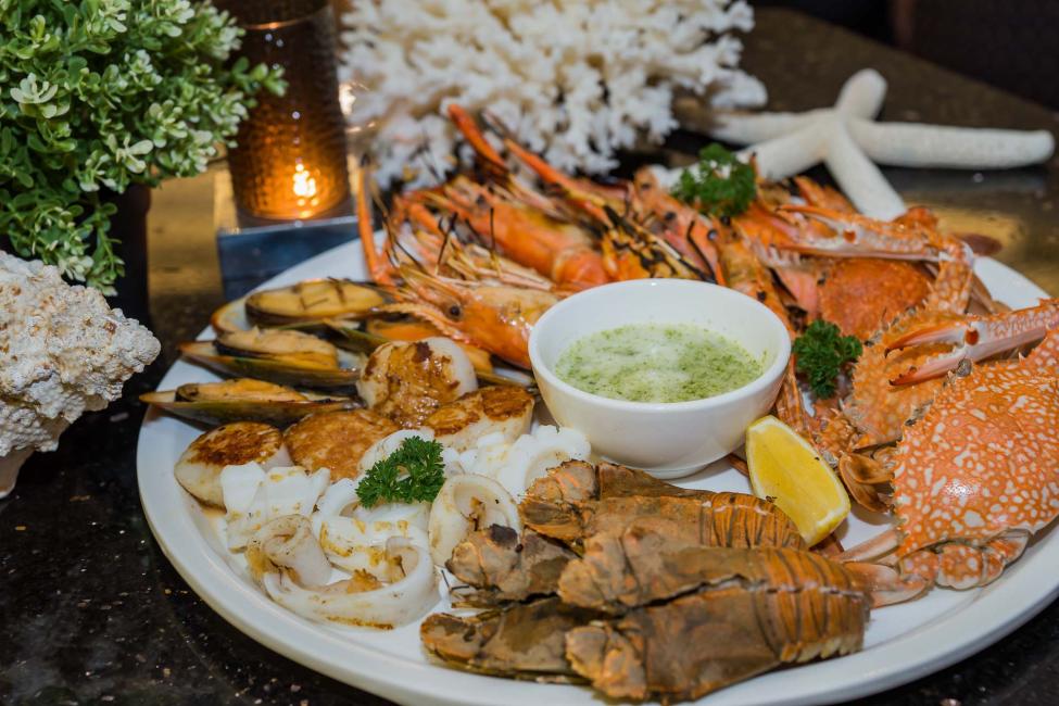 Bangkok Copper Aquarium Restaurant All-You-Can-Eat Seafood Buffet - KKday