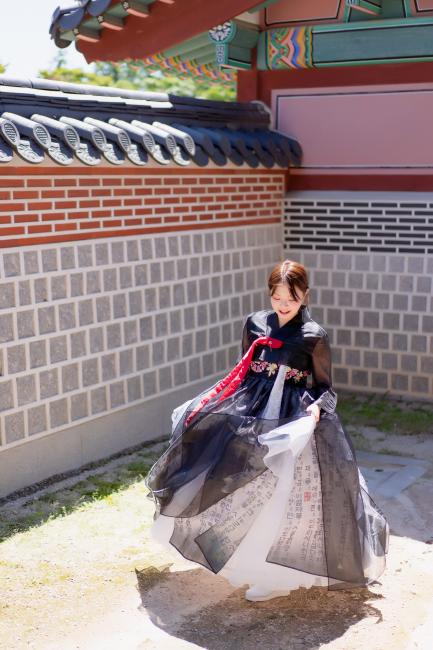 Palace Fox Hanbok: Gyeongbokgung Palace Hanbok Rental | Seoul - KKday