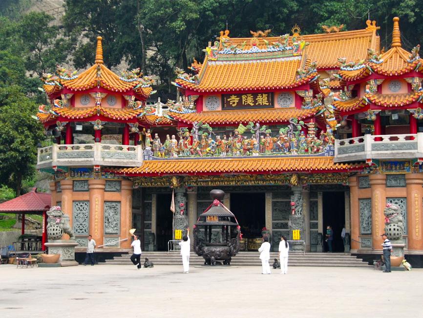 Taiwan Alishan Private Day Tour: Longyin Temple & Fenchihu - KKday