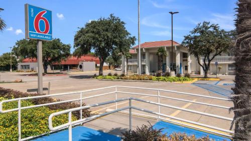 Motel 6 Addison, TX - Dallas - KKday