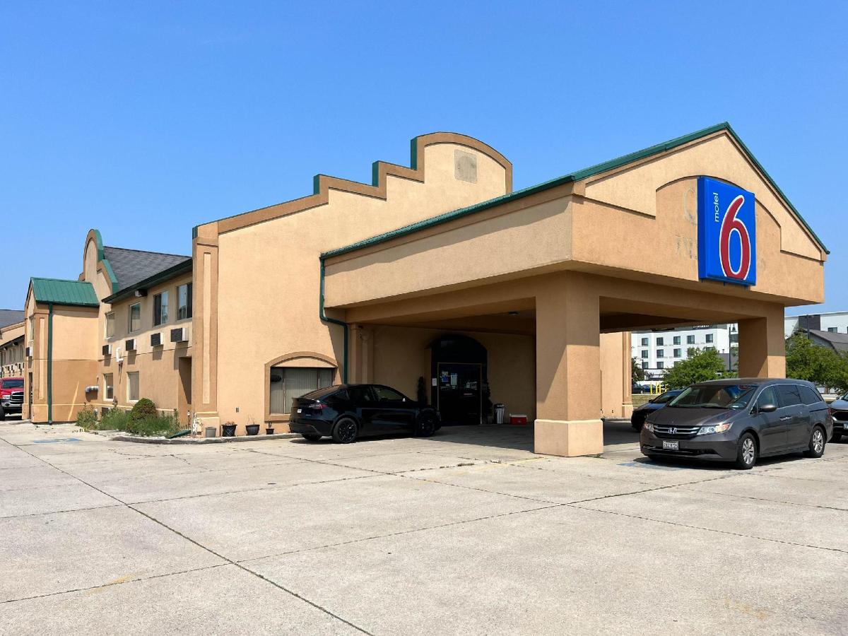 Studio 6 Suites Elkhart, IN - KKday