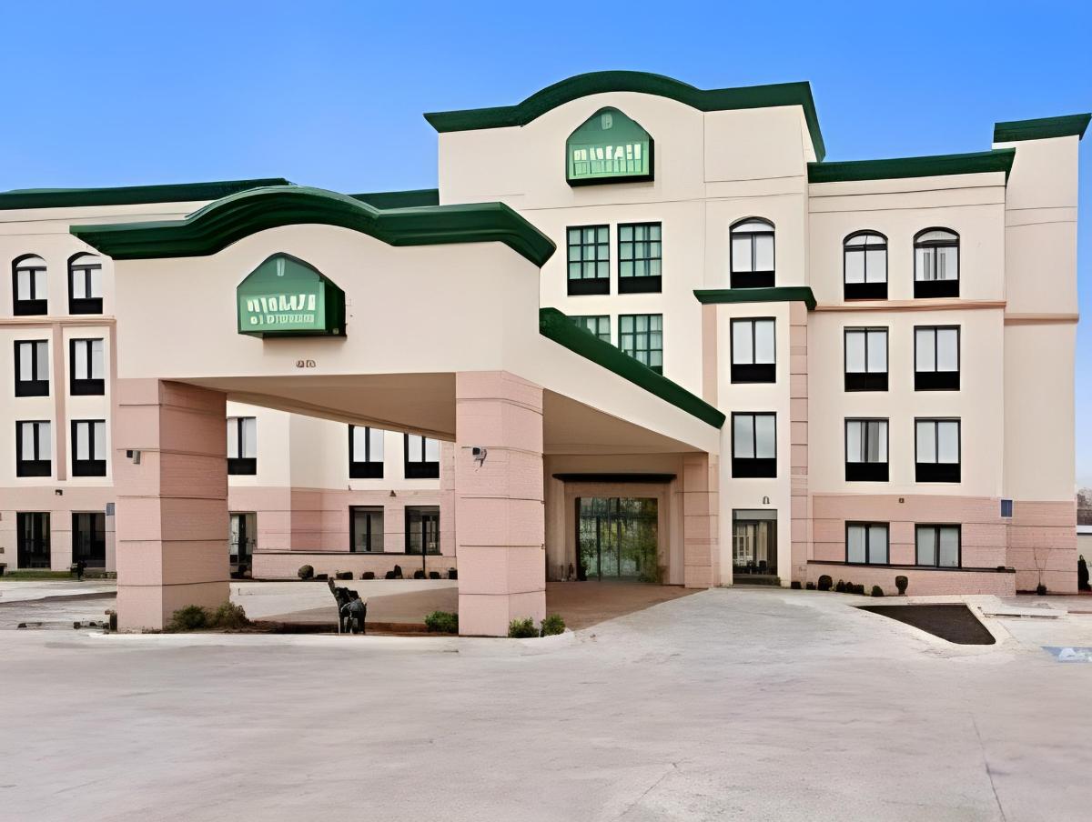 La Quinta Inn & Suites by Wyndham Tulsa Midtown - KKday